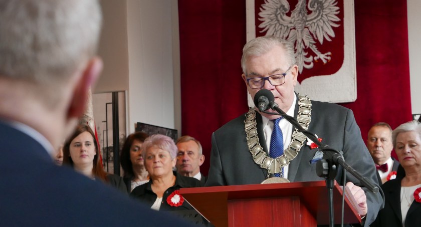 [ZDJĘCIA] 104. Rocznica odzyskania niepodległości. Uroczysta sesja i ...
