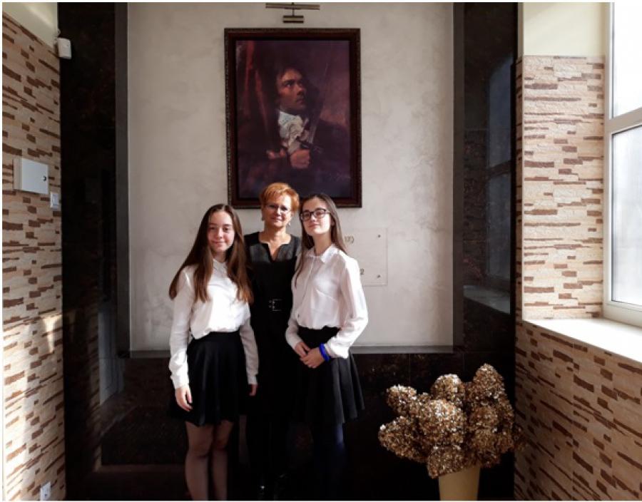 Julia Iglantowicz laureatką, Maja Piotrowska finalistką WKP z języka ...